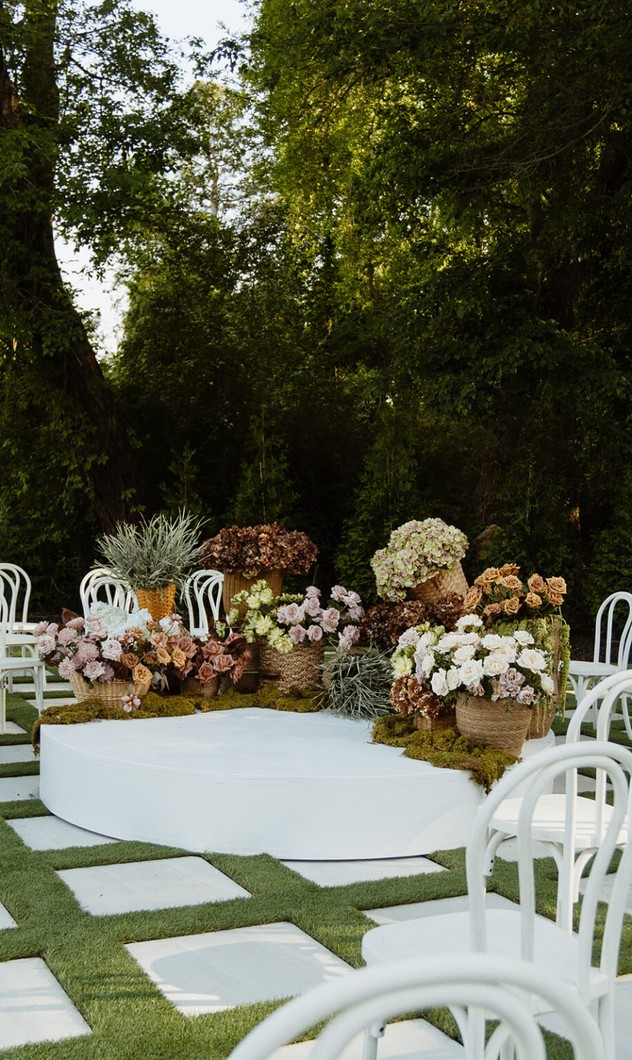 A Modern Garden Ceremony at The Greenhouse at Arrows Farm | North ...