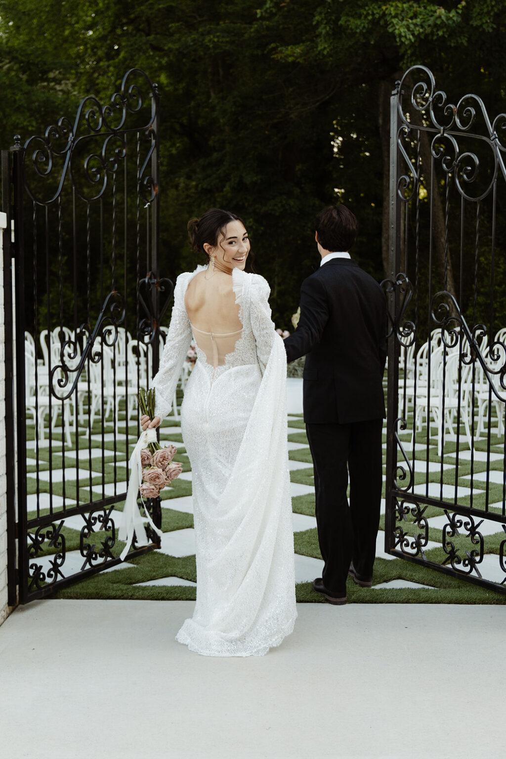 A Modern Garden Ceremony at The Greenhouse at Arrows Farm | North ...