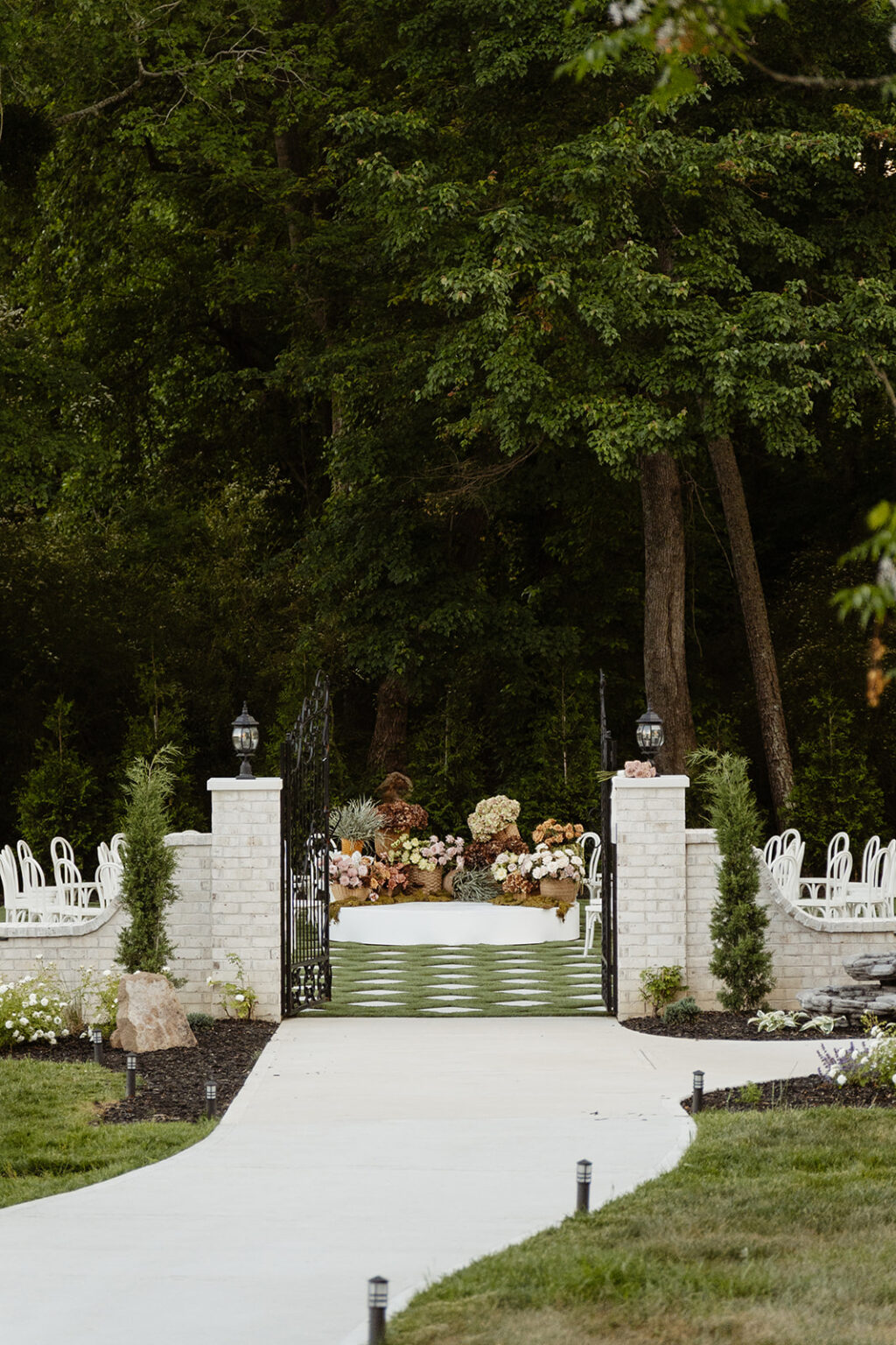A Modern Garden Ceremony at The Greenhouse at Arrows Farm | North ...