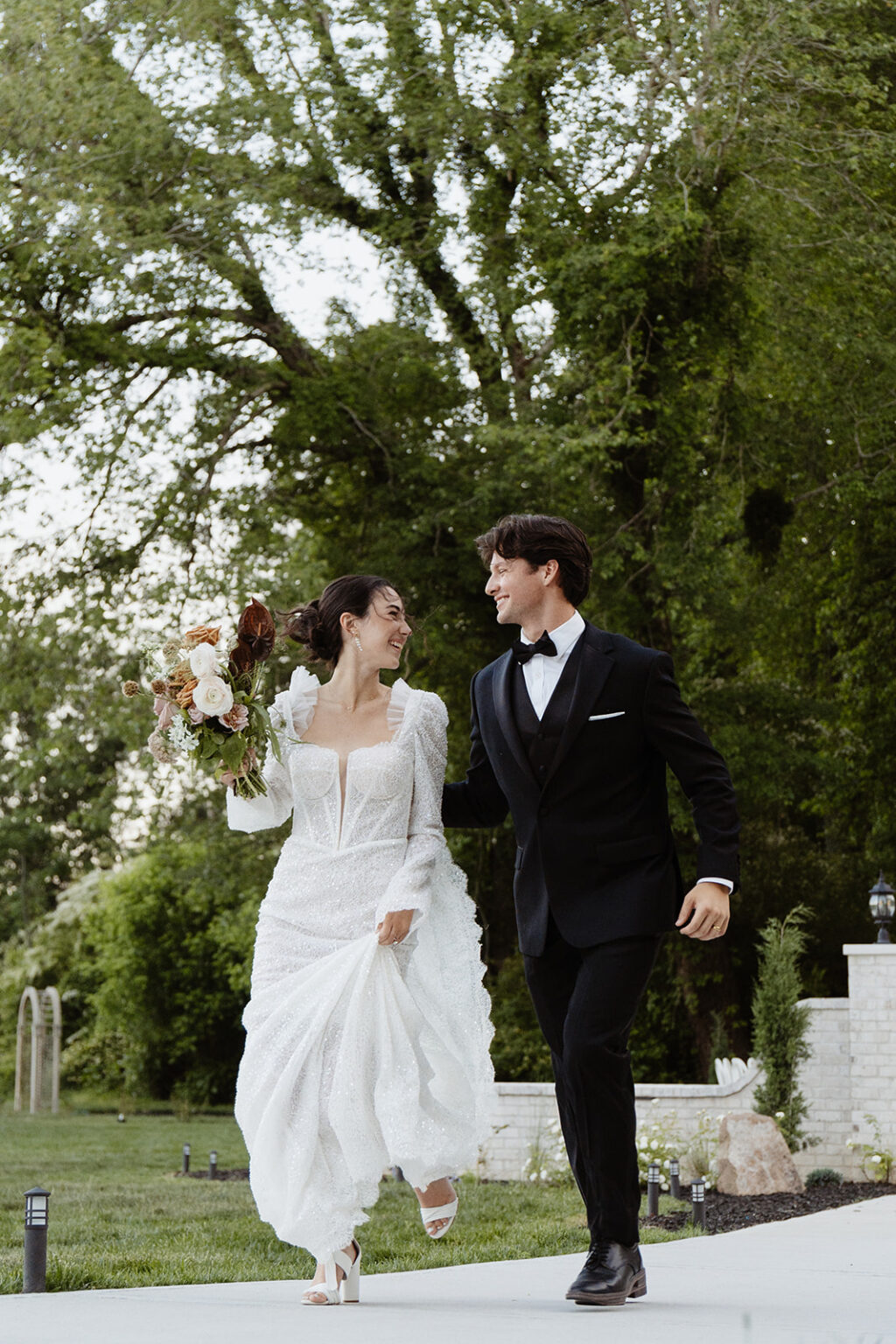 A Modern Garden Ceremony at The Greenhouse at Arrows Farm | North ...